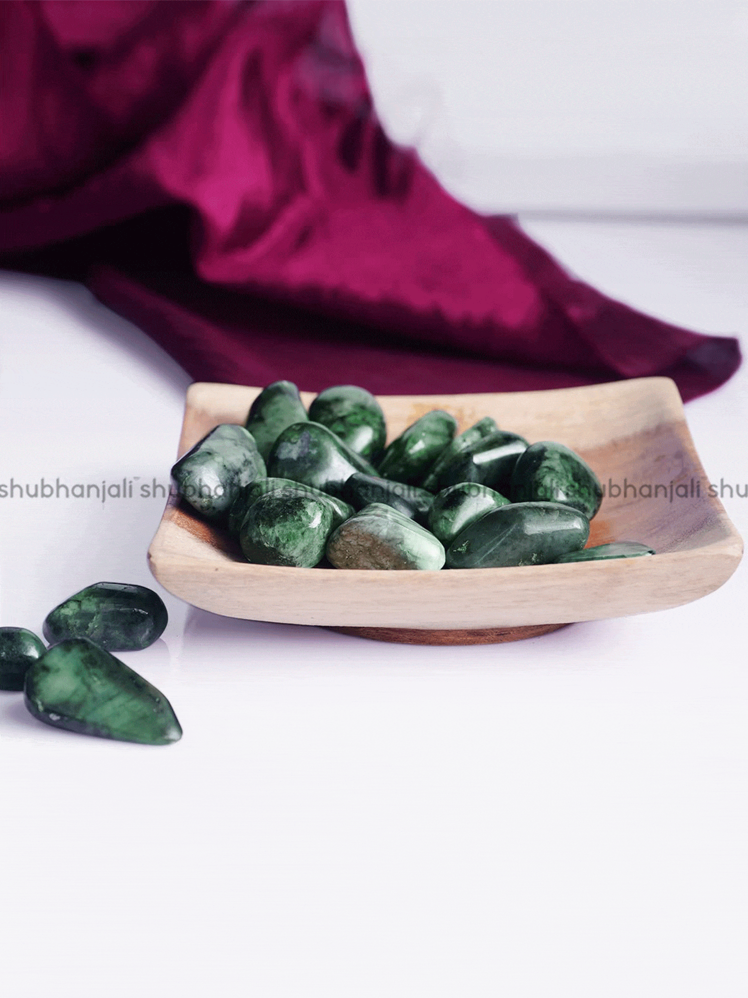 Tumble Stones | Buy Online Natural Emerald Crystal Tumble Stone ...